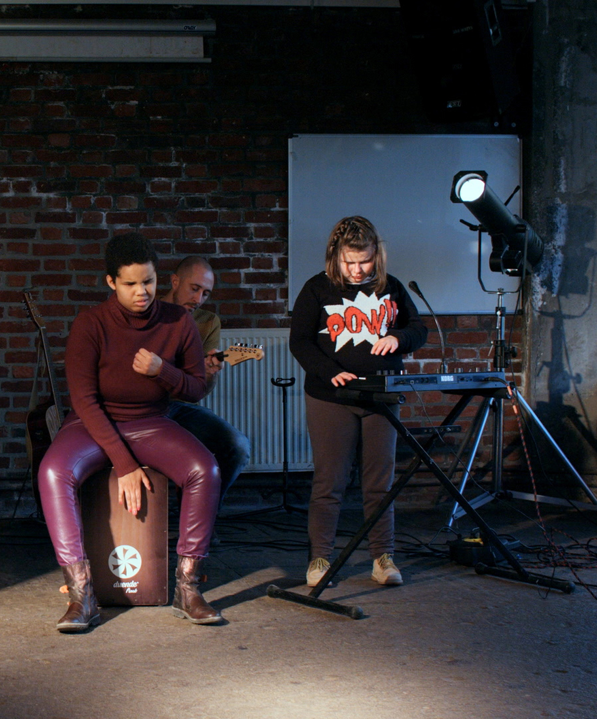 Acid pop | Les deux scènes